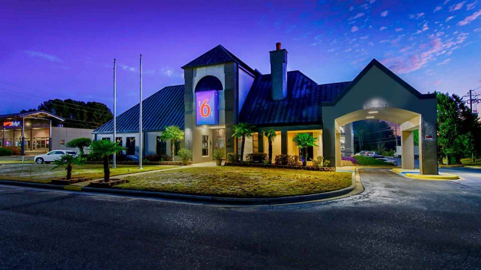 Motel 6 | Book Now and Save on Your Next Stay